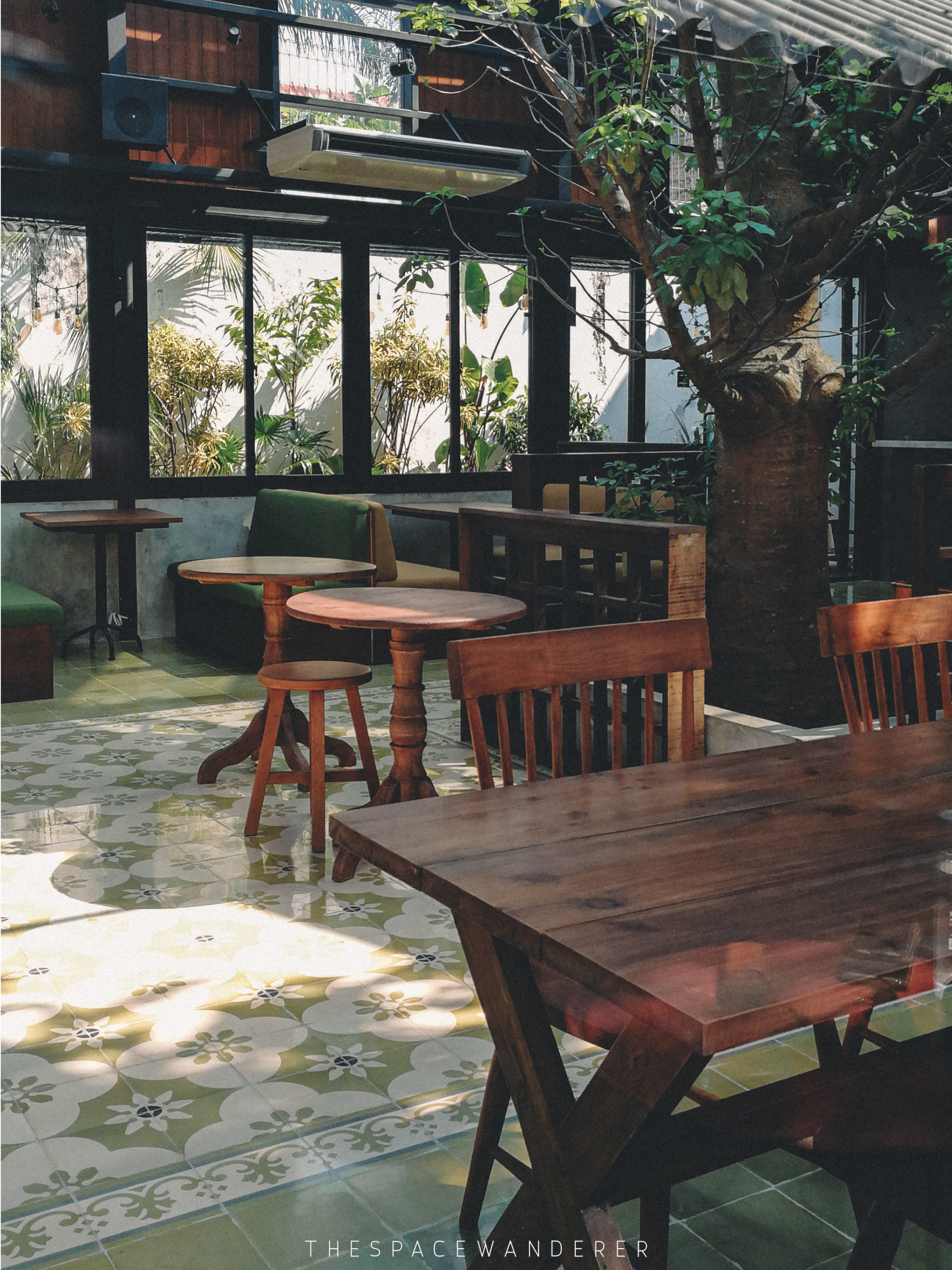 Ombé Kofie Menteng – The Space Wanderer